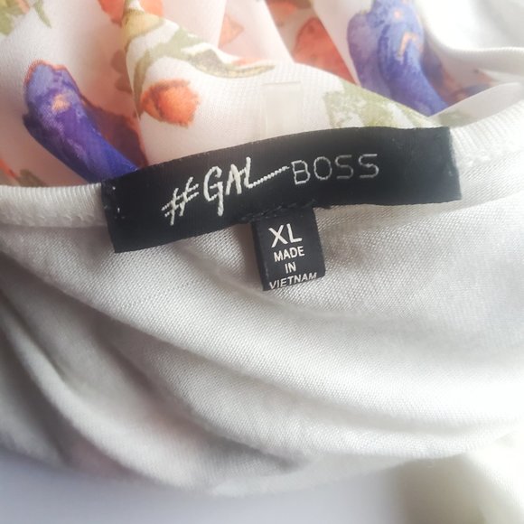 Gal Boss | Tops | Gal Boss Floral Top With Necklace | Poshmark